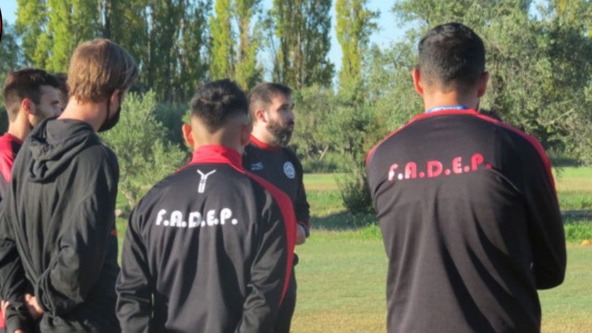 Fadep tiene nuevo DT y ya dirigió su primera práctica