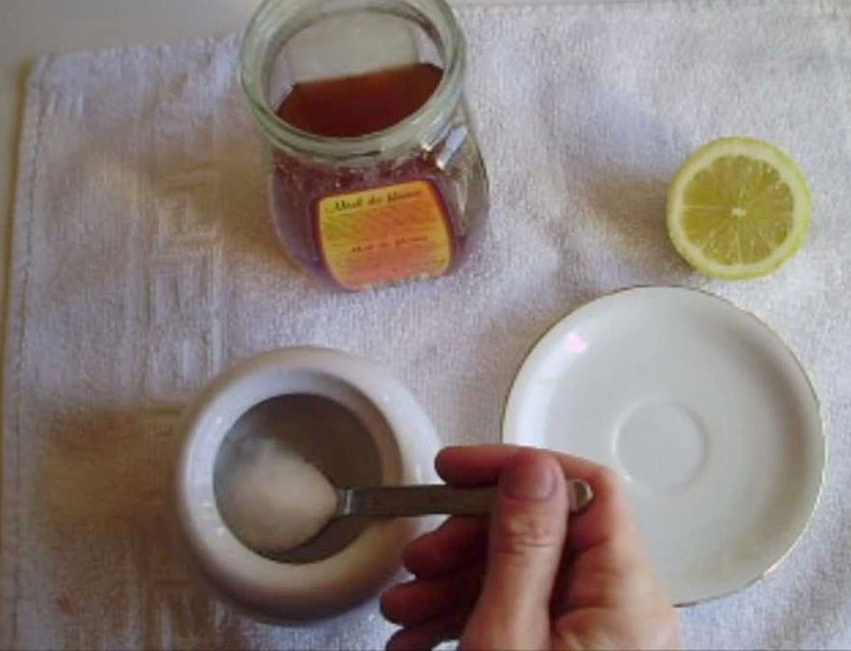 Dile adiós a los codos negros con tres ingredientes y en sólo una semana