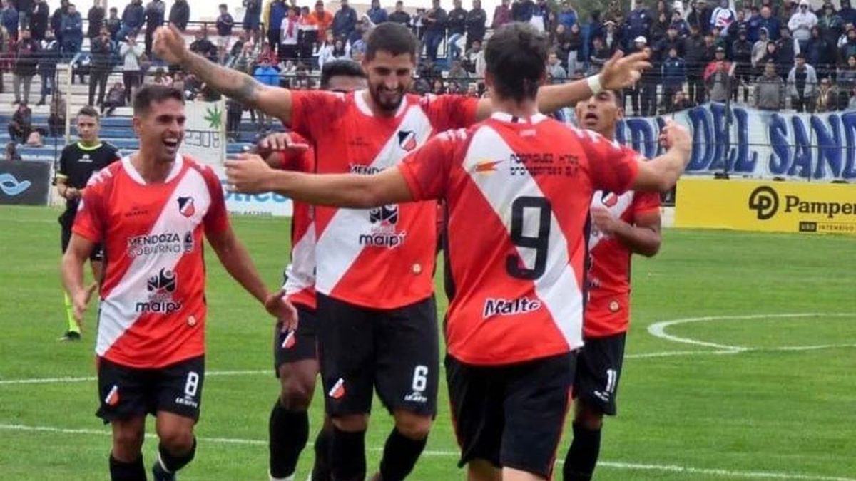 Alejandro Cabral y Facundo Castelli no seguirán en el Deportivo Maipú