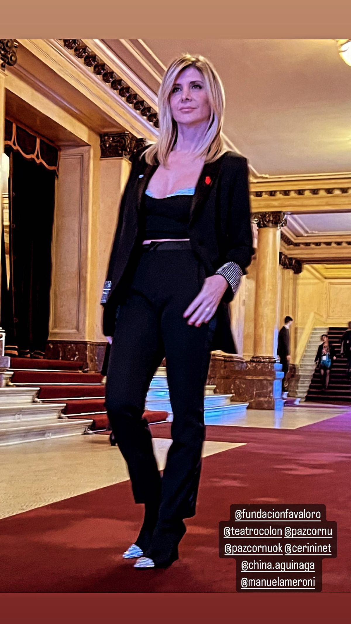 Débora Plager arrasó con su corset apretadito y shiny en el escote