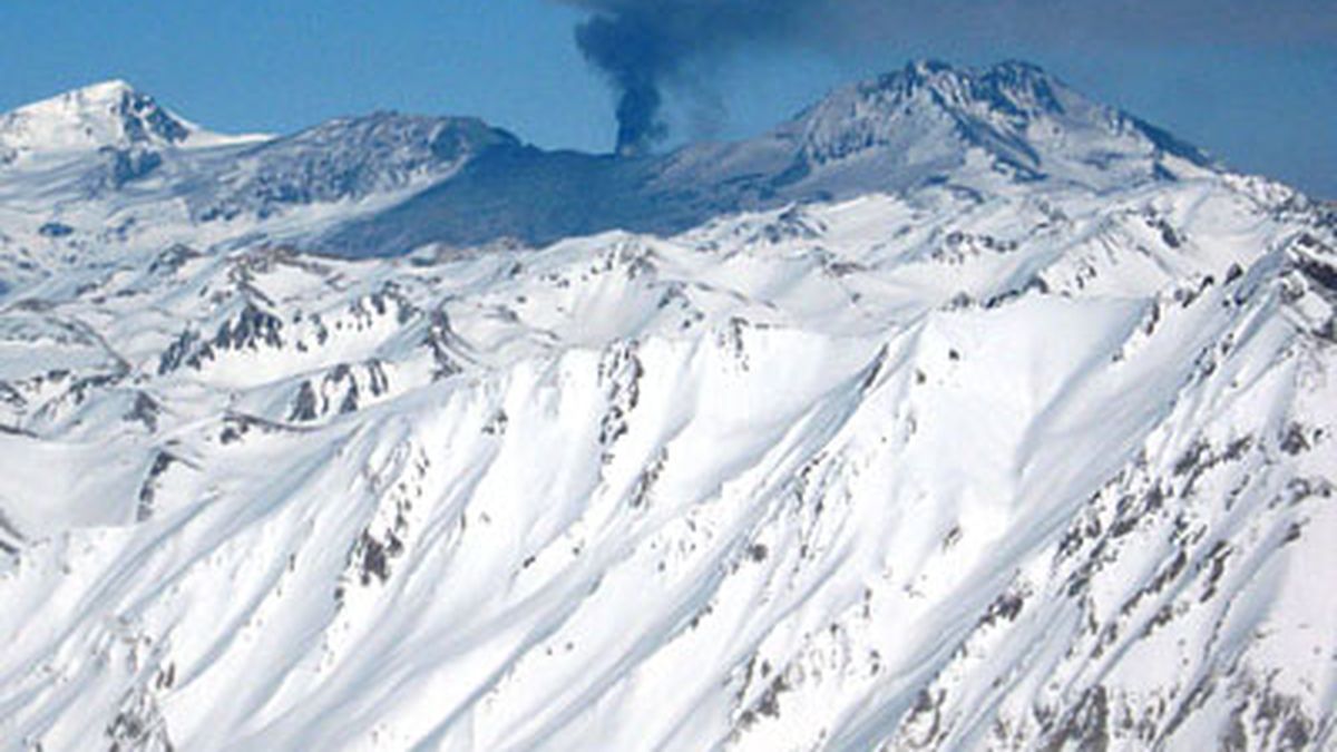 El volcán Peteroa entró en erupción y podría tener relación con el ...