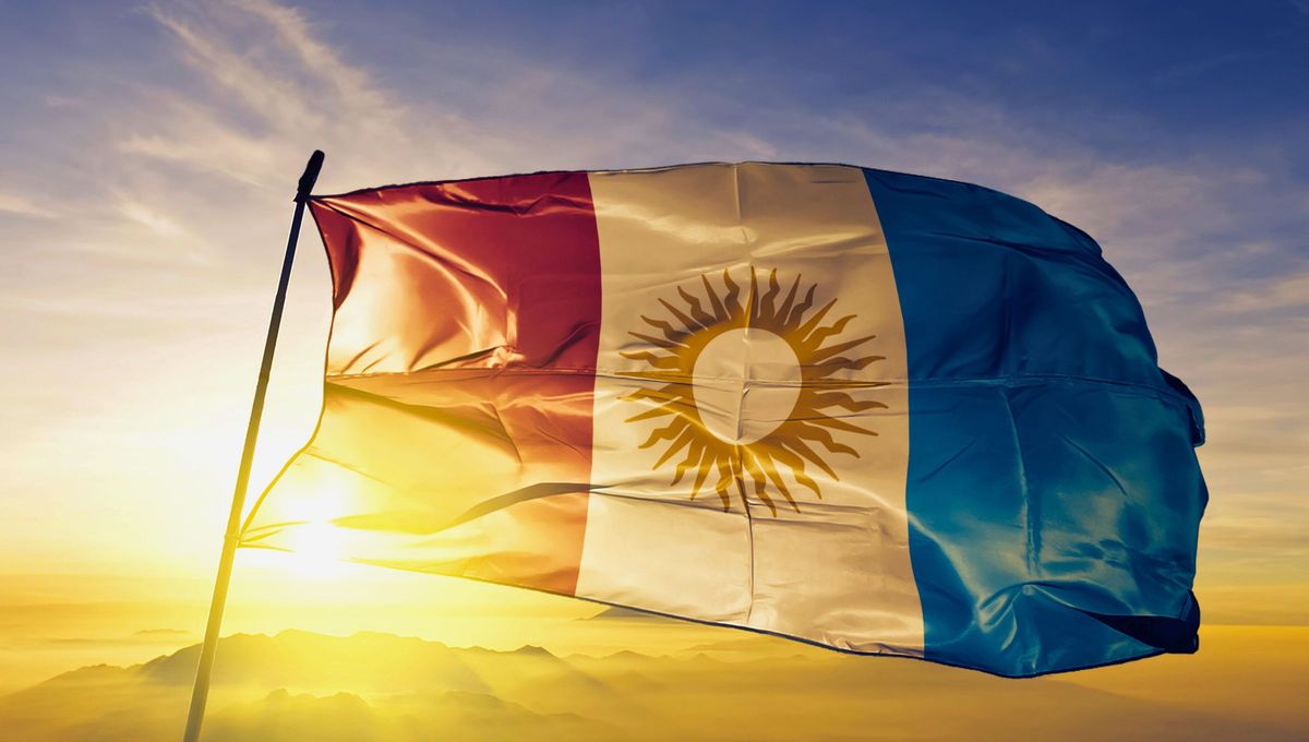 La bandera de la provincia argentina cuyo diseño remite al caudillo ...