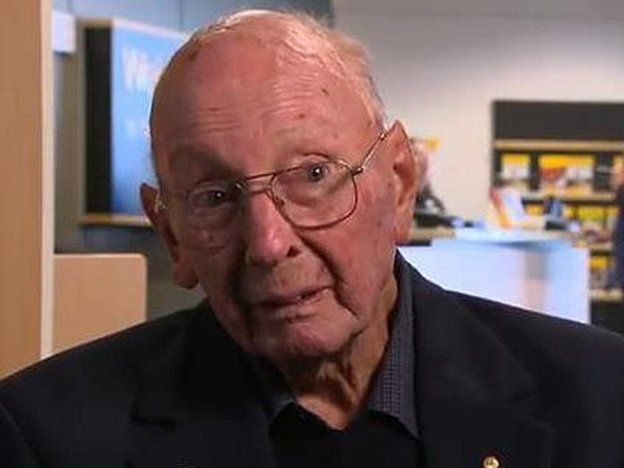 Don Ritchie, el hombre que evitó que que 160 personas se arrojaran al vacío