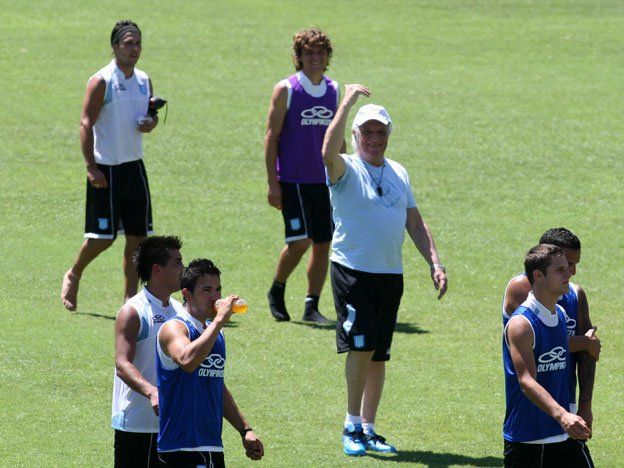 Racing es una fiesta con Alfio Basile como nuevo entrenador