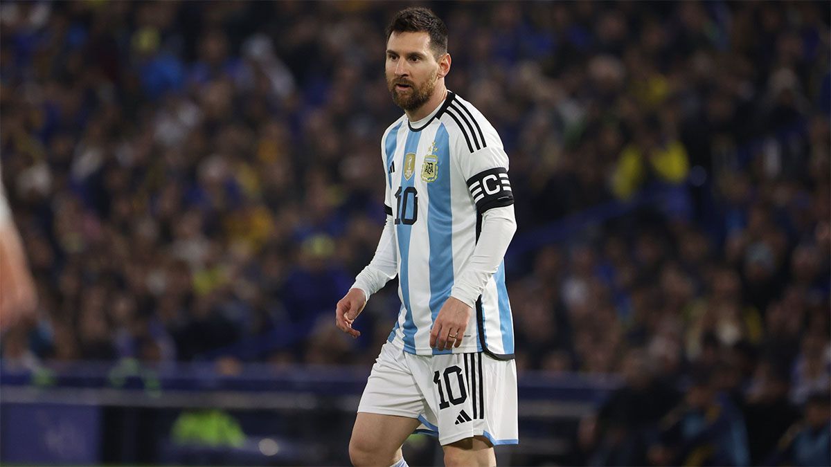 Así fue recibido Messi en La Bombonera en la despedida de Riquelme