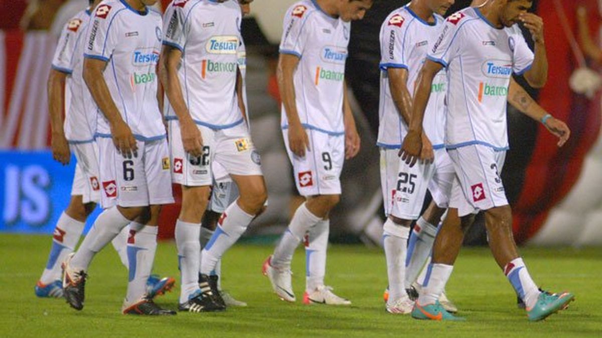 Un policía rosarino le pegó un bastonazo a un futbolista de Belgrano