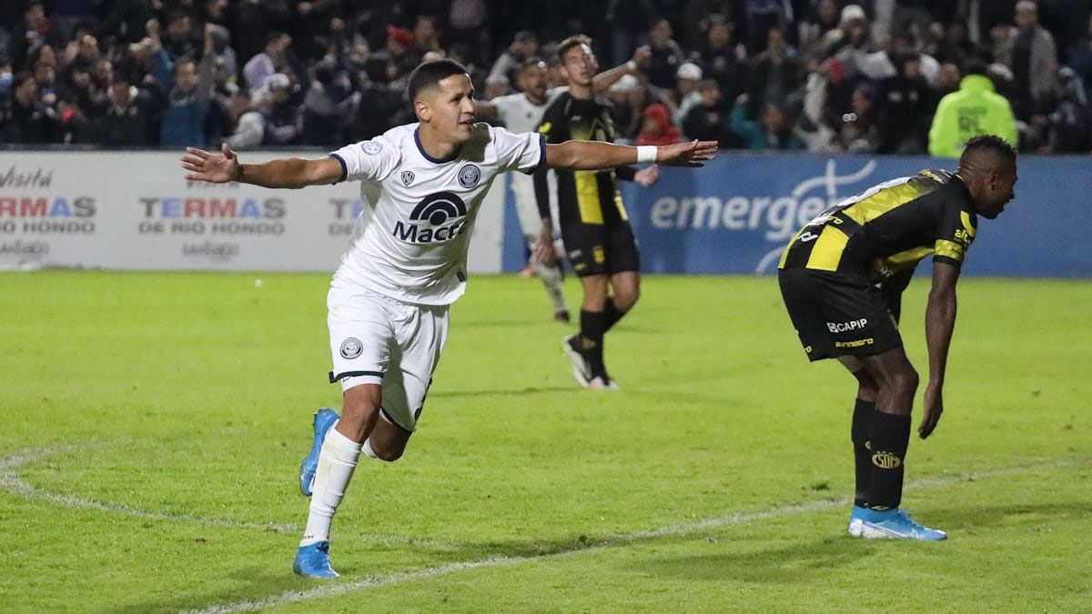 Alex Arce con sus goles hace ilusionar a los hinchas de Independiente ...