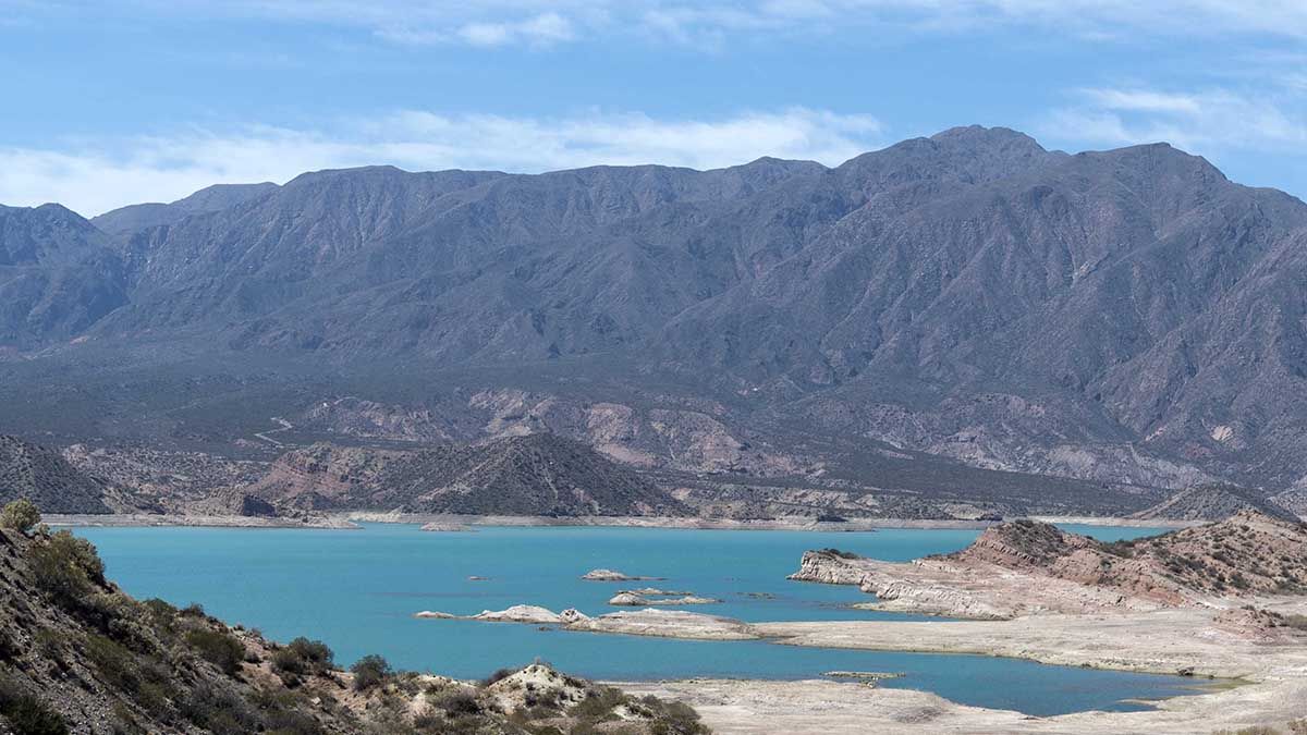 Harán maniobras en el dique Potrerillos y podría faltar agua