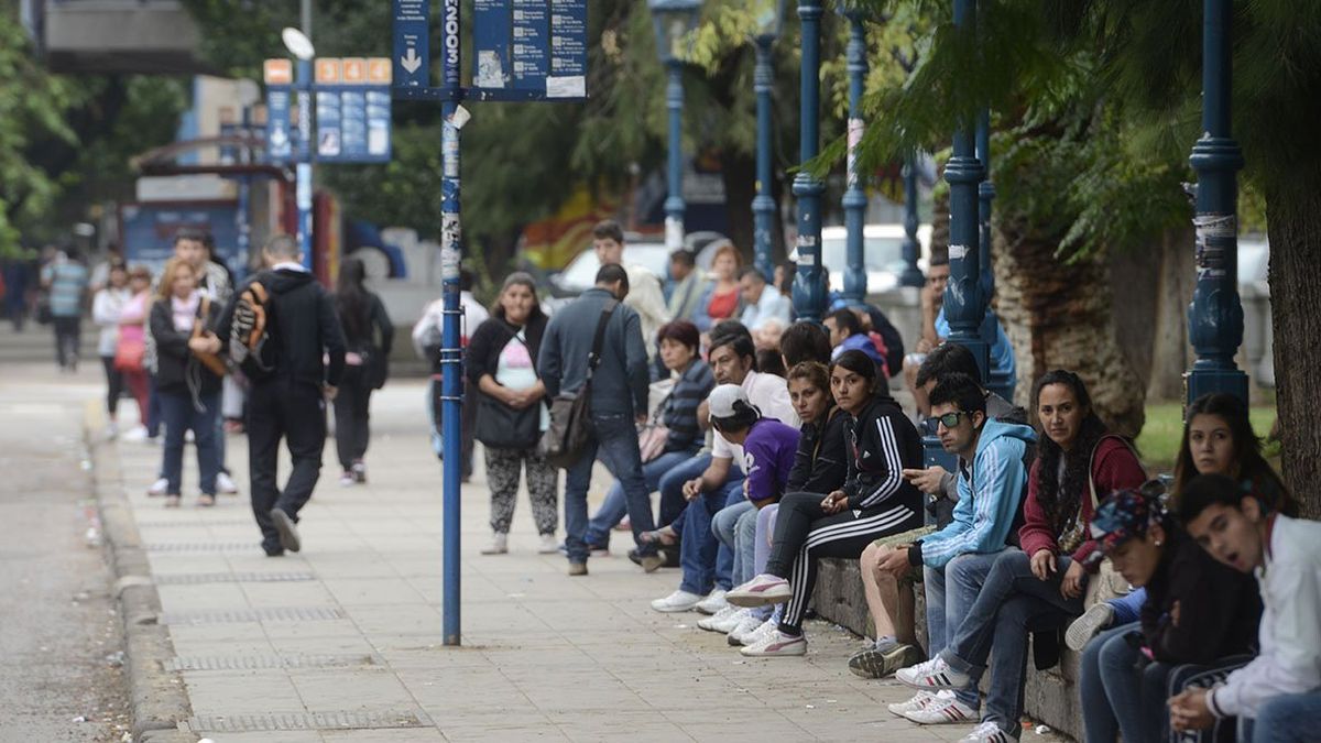 Según el Indec, la mitad de la población gana menos de 10 mil pesos