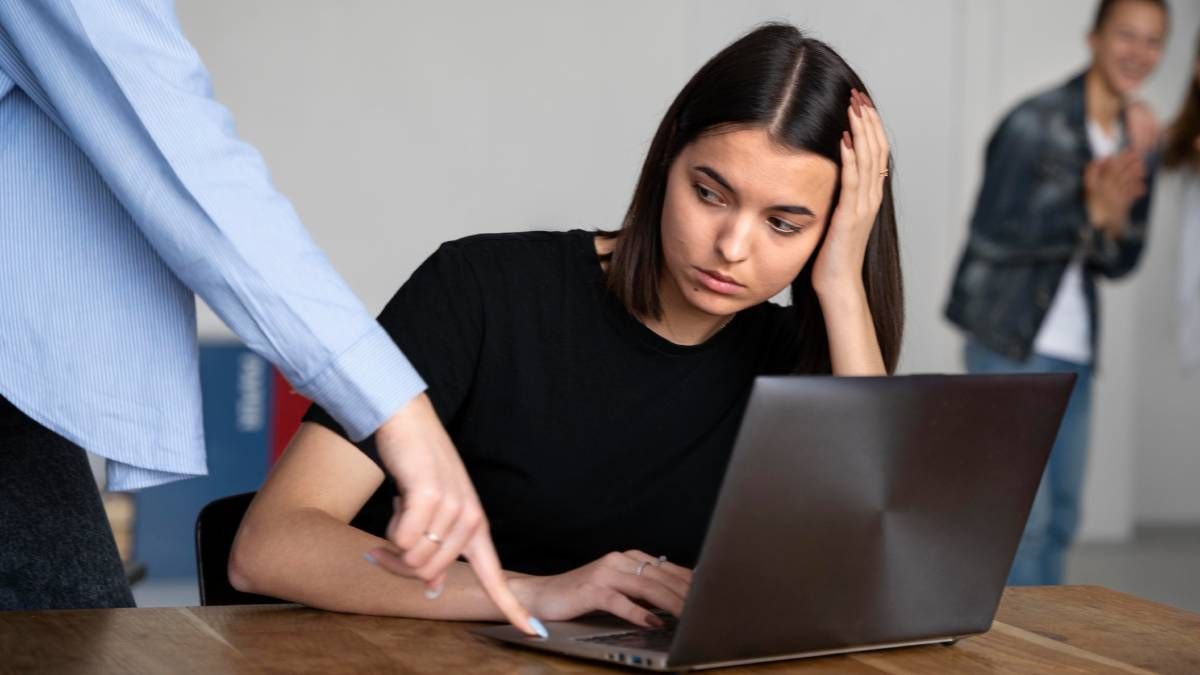 Lenguaje corporal: cómo saber si le caes mal a alguien con estas 5 señales