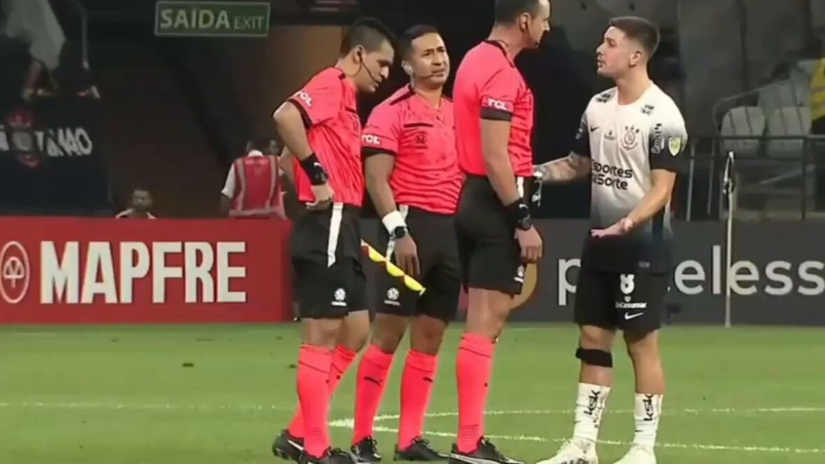 Copa Libertadores: la violenta agresión del árbitro Wilmar Roldán ...