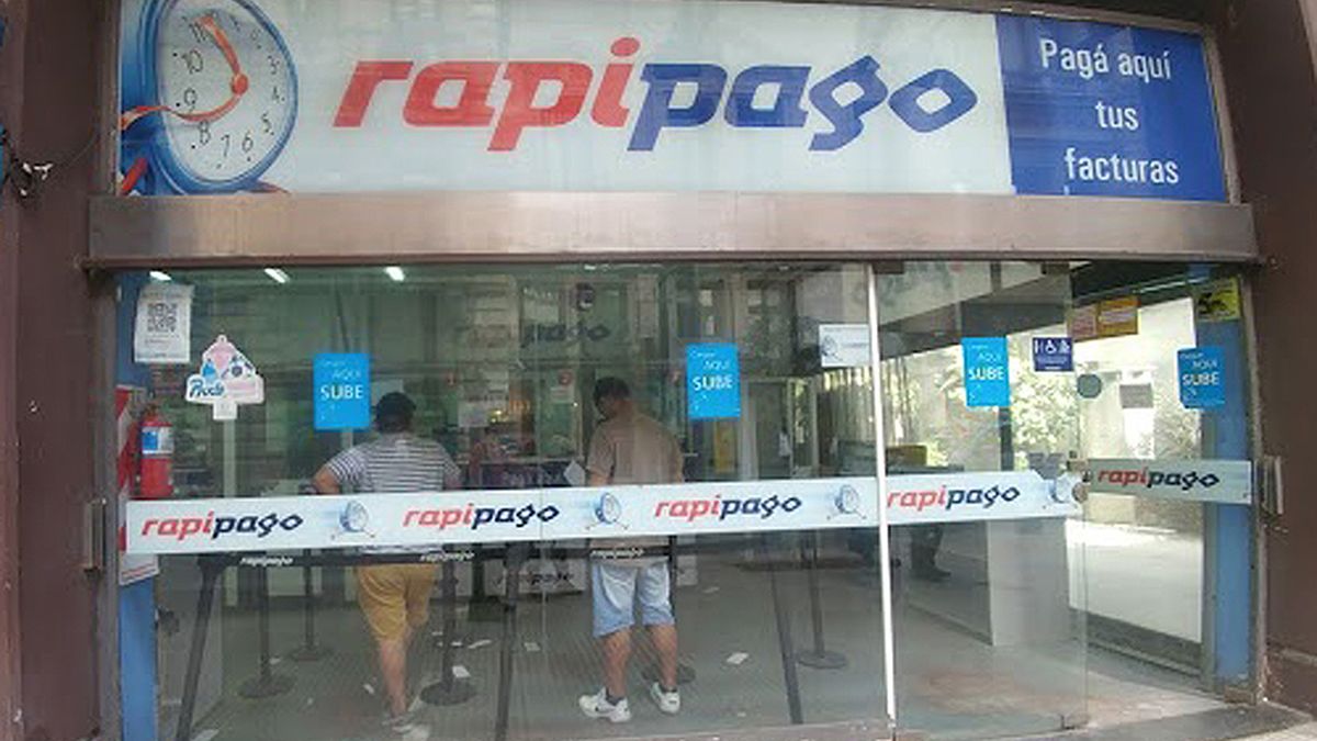 Pagar las facturas en Pago Fácil o Rapipago podría tener un costo adicional