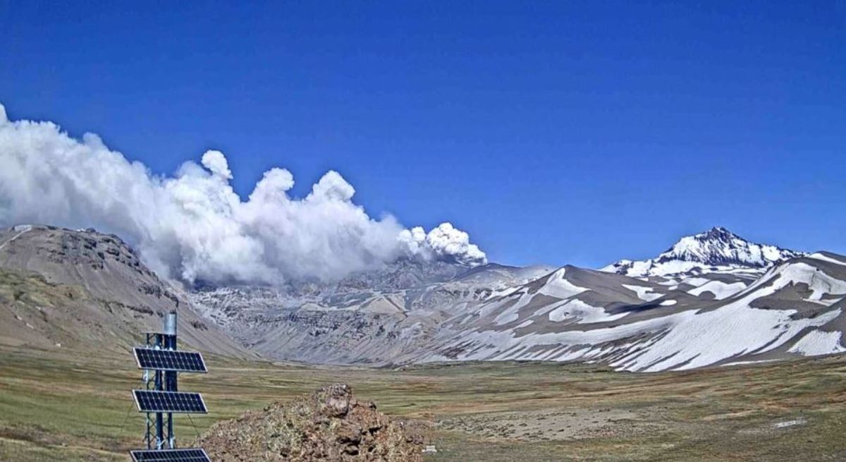 Video exclusivo: impactantes imágenes de las cenizas del volcán Peteroa ...