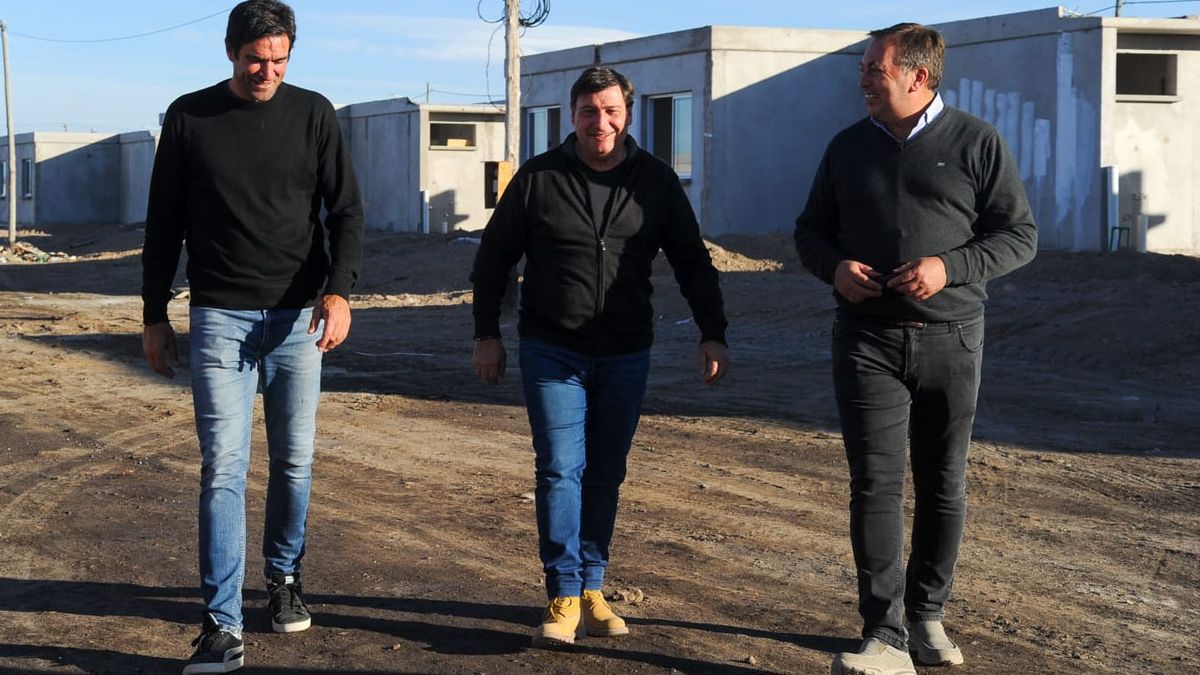 Omar Parisi se mostró junto a Martín Aveiro y Emir Andraos en una ...