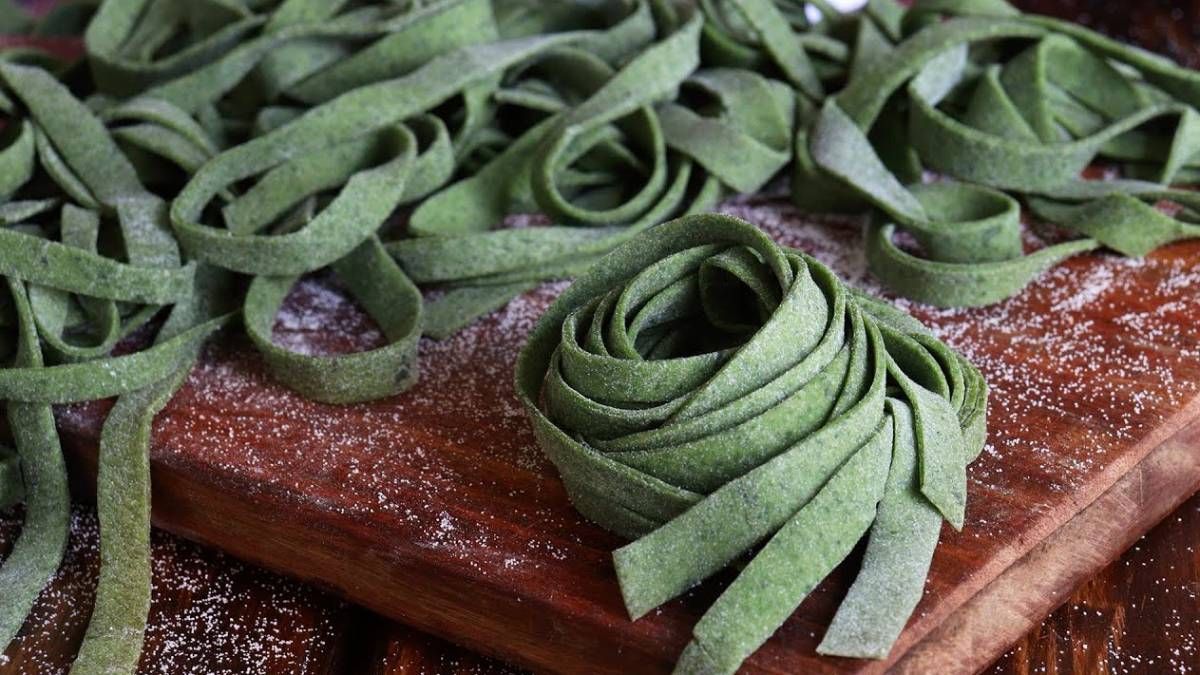 Recetas: cómo hacer deliciosos fideos verdes caseros en poco tiempo