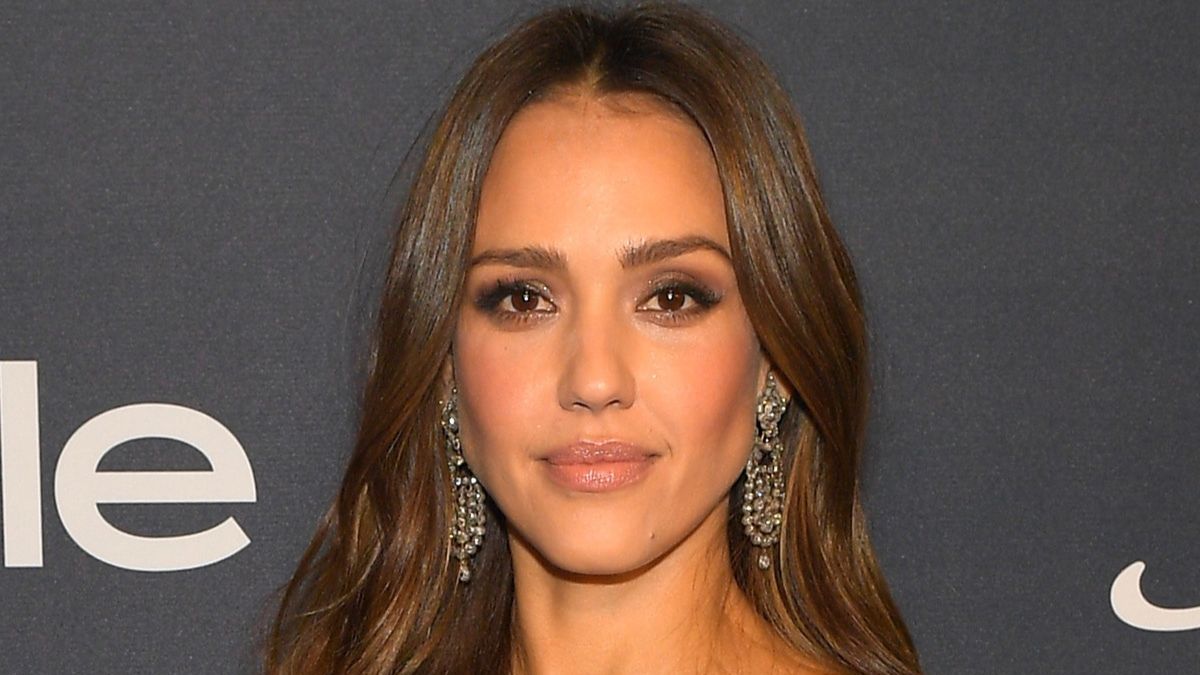 Prepara la mascarilla de manzana con la que Jessica Alba logra una piel ...