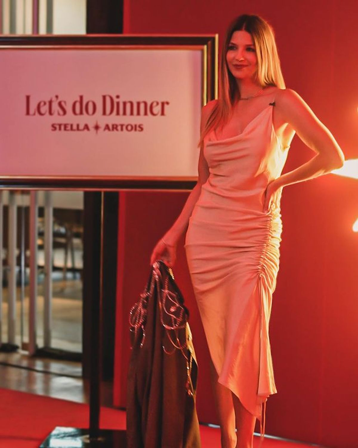 Marcela Kloosterboer paraliza el estilo lencero furor: vestido ultra ceñido, shiny y más