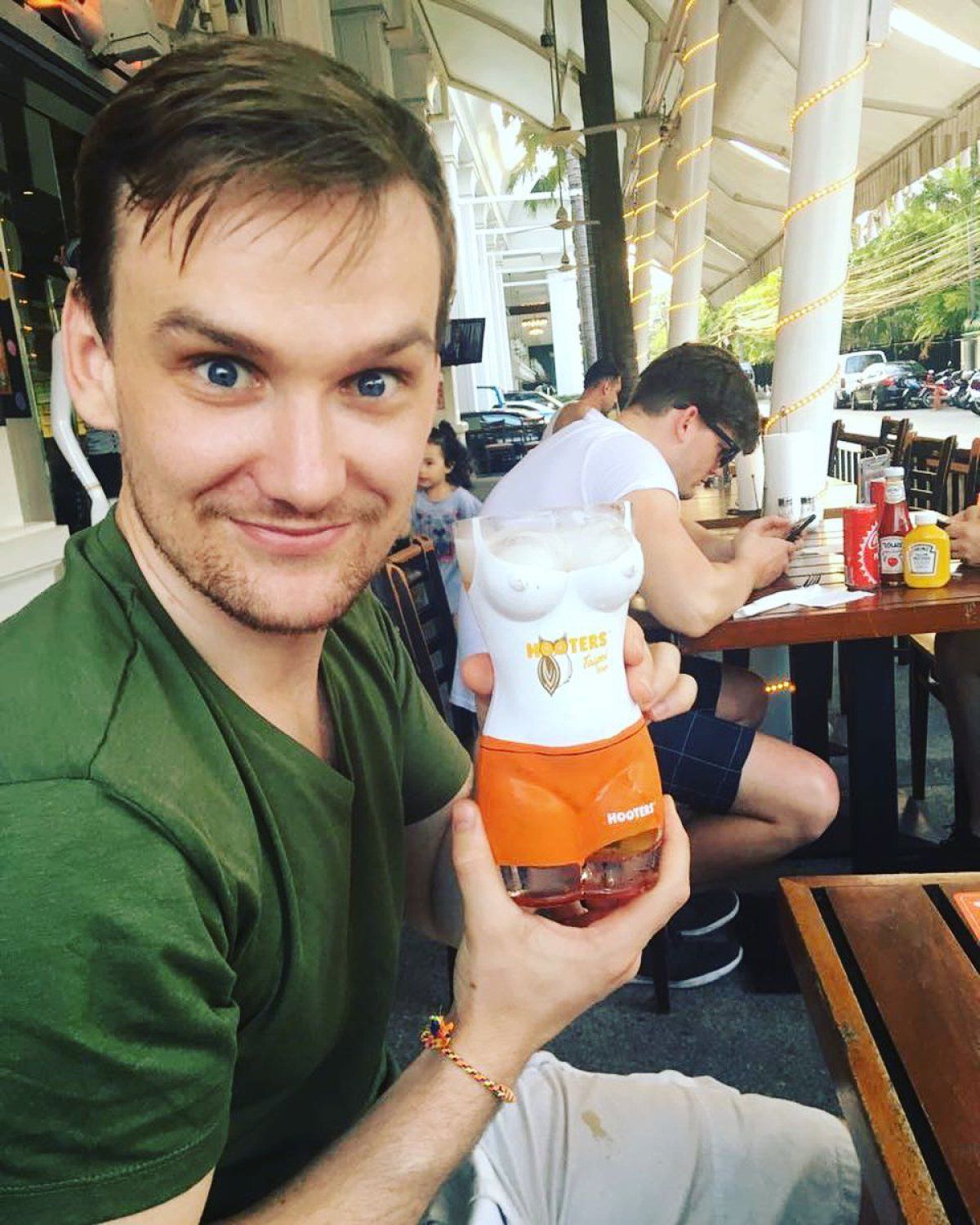 A más de 20 años, así luce hoy el niño de La Momia Regresa