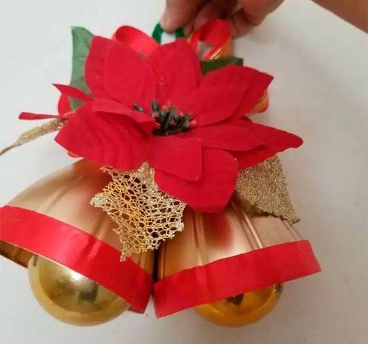 Crea hermosas campanas navideñas reciclando un elemento que tienes en casa