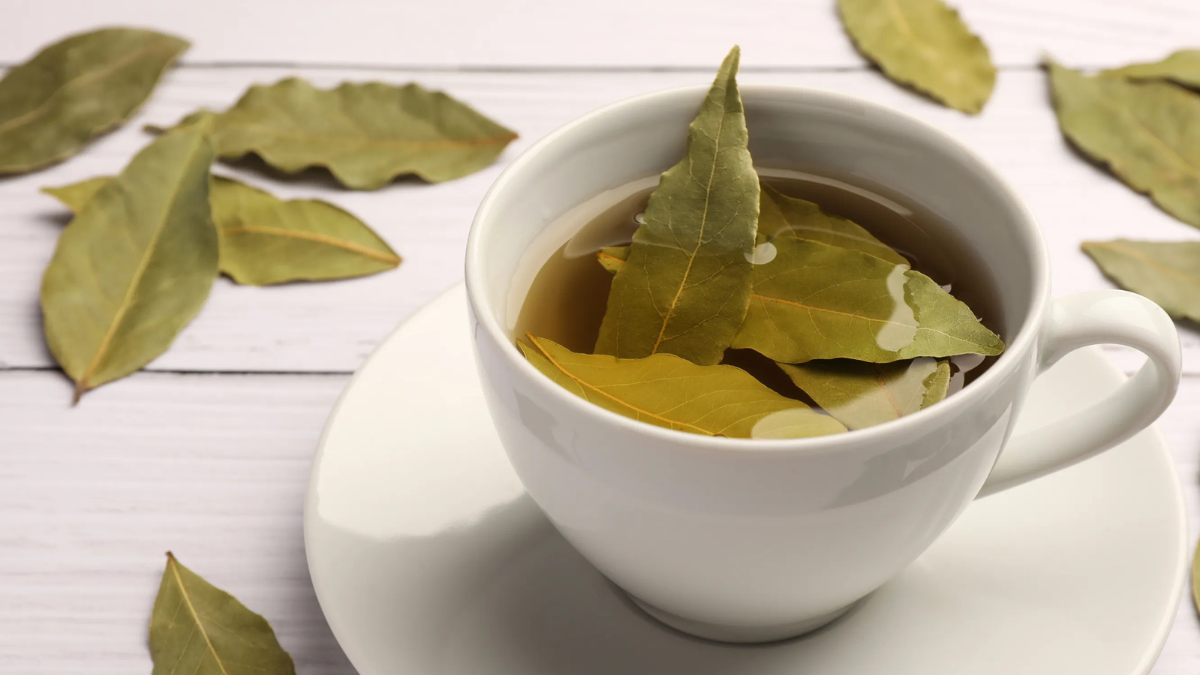 Por qué tomar té de laurel: estos son los 5 beneficios