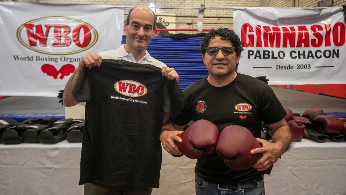 En el gimnasio de Pablo Chacón la OMB realizó una generosa donación y homenaje al ex campeón