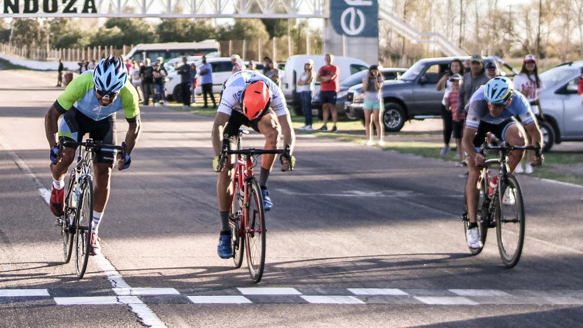 Ramiro Castro estrenó victoria en el Jorge Ángel Pena