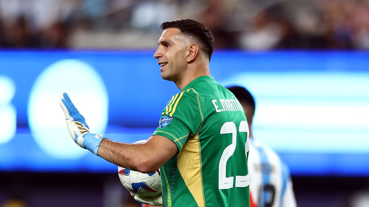 Dibu Martínez, el arquero talismán que llegó para darle títulos a la ...