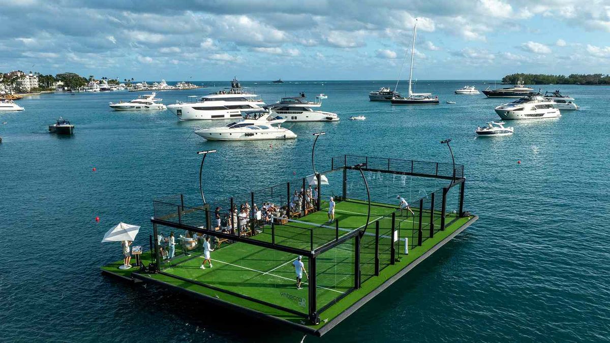 No te lo imaginarás: una CANCHA de PÁDEL en el medio del MAR DE FLORIDA