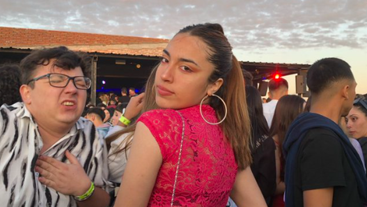 ¿Lo pueden sacar?: pidió que borren a un chico de su foto y la hicieron ...