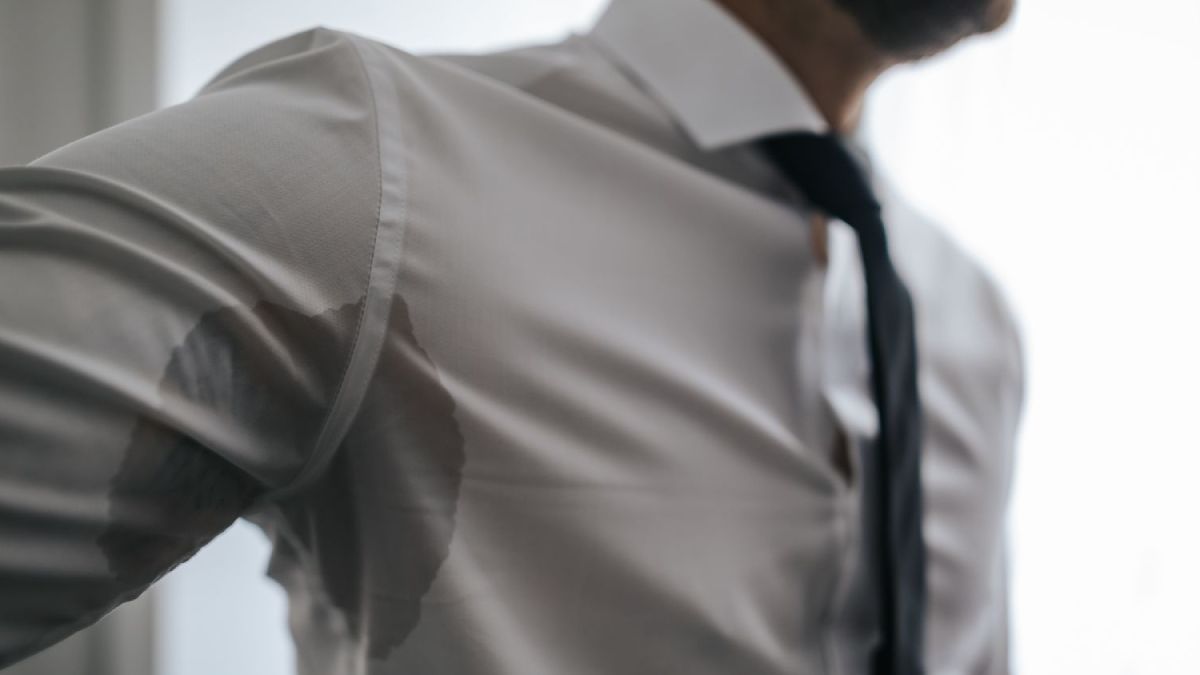 3 trucos caseros para no transpirar la ropa nunca más