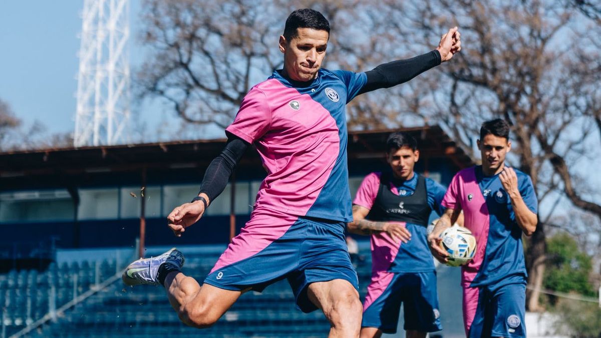 Álex Arce vs Fabrizio Sartori Prieto: los delanteros que pelean por la ...