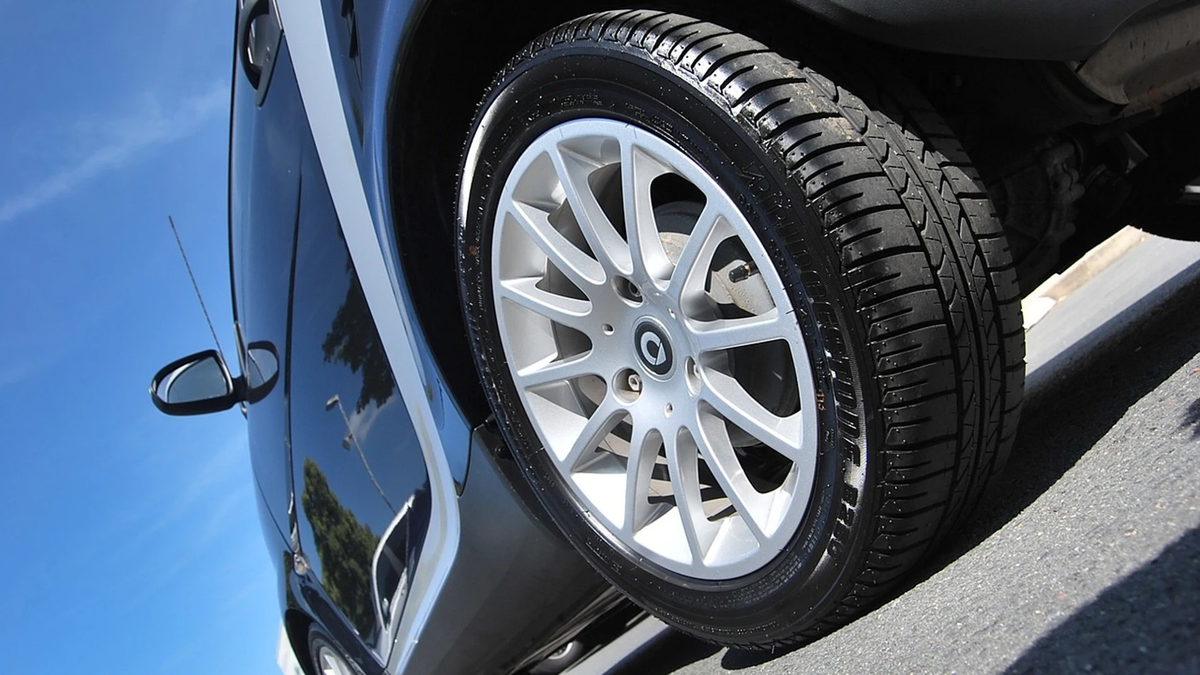 Toma nota del truco casero para que las ruedas de tu vehículo se vean ...