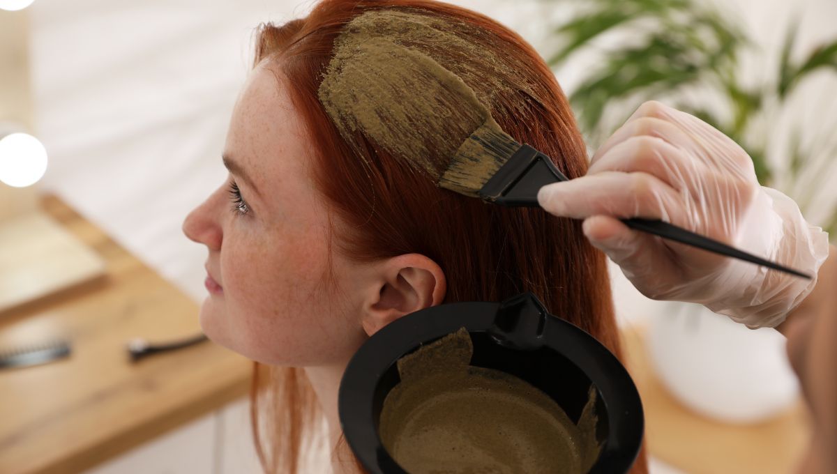 Cuáles son los beneficios de teñirse las canas usando henna