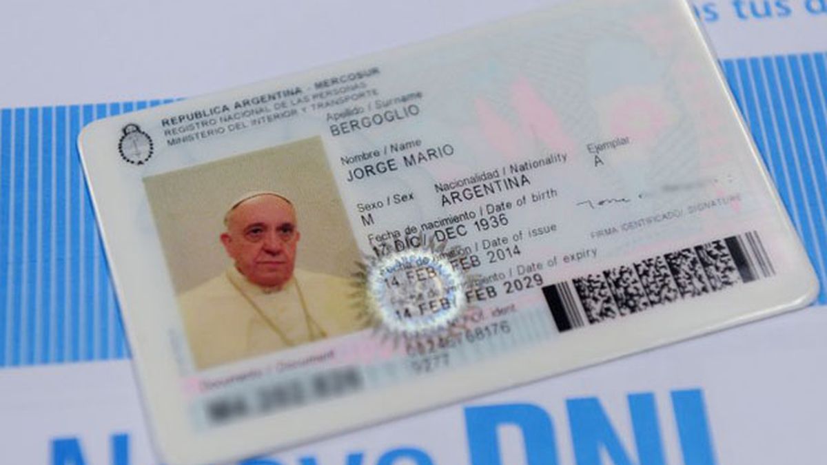 El Papa seguirá viajando con pasaporte argentino