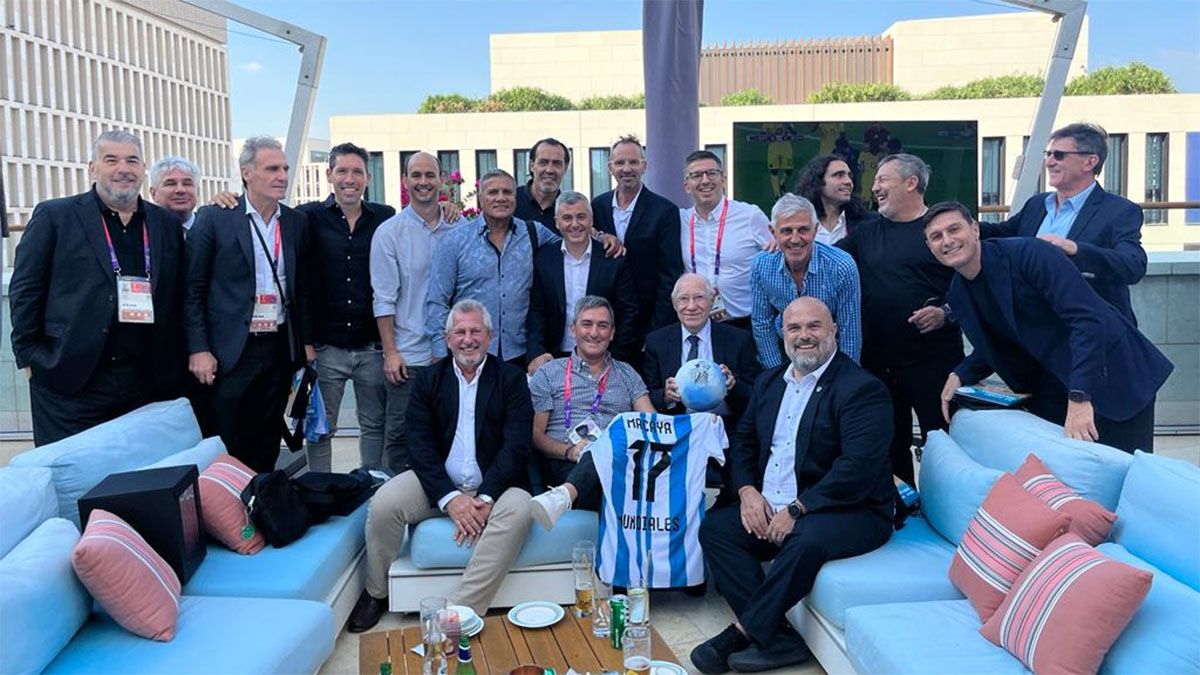 Mundial Qatar 2022: el homenaje que recibió Enrique Macaya Márquez por ...