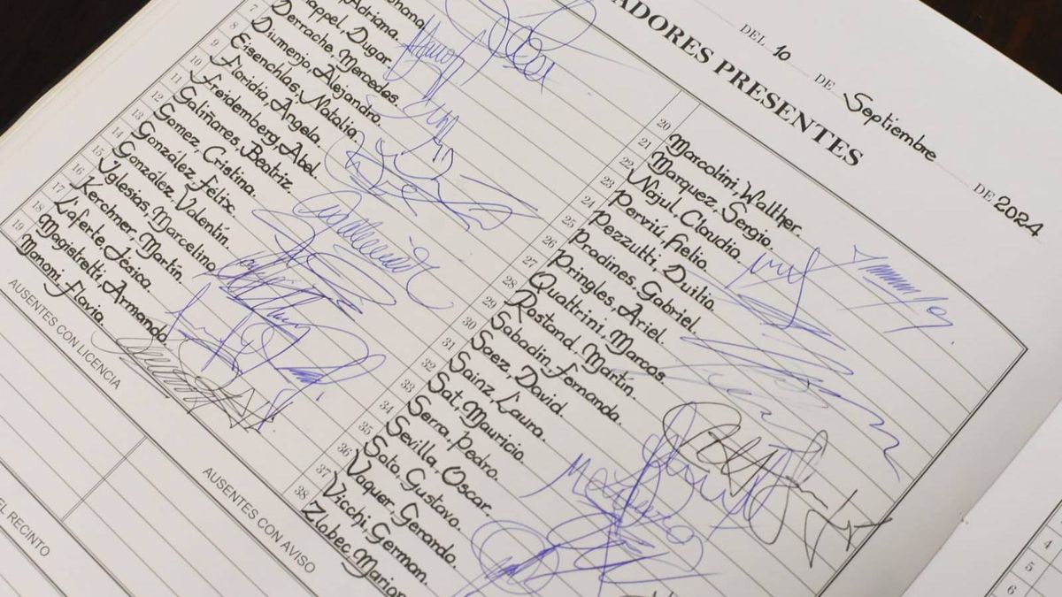 Su caligrafía es una obra de arte que lo llevó a escribir los libros ...