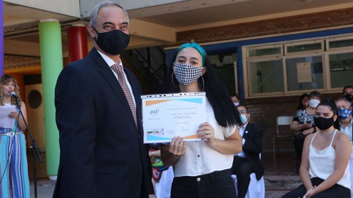 La escuela Vicente Zapata tuvo su acto de colación