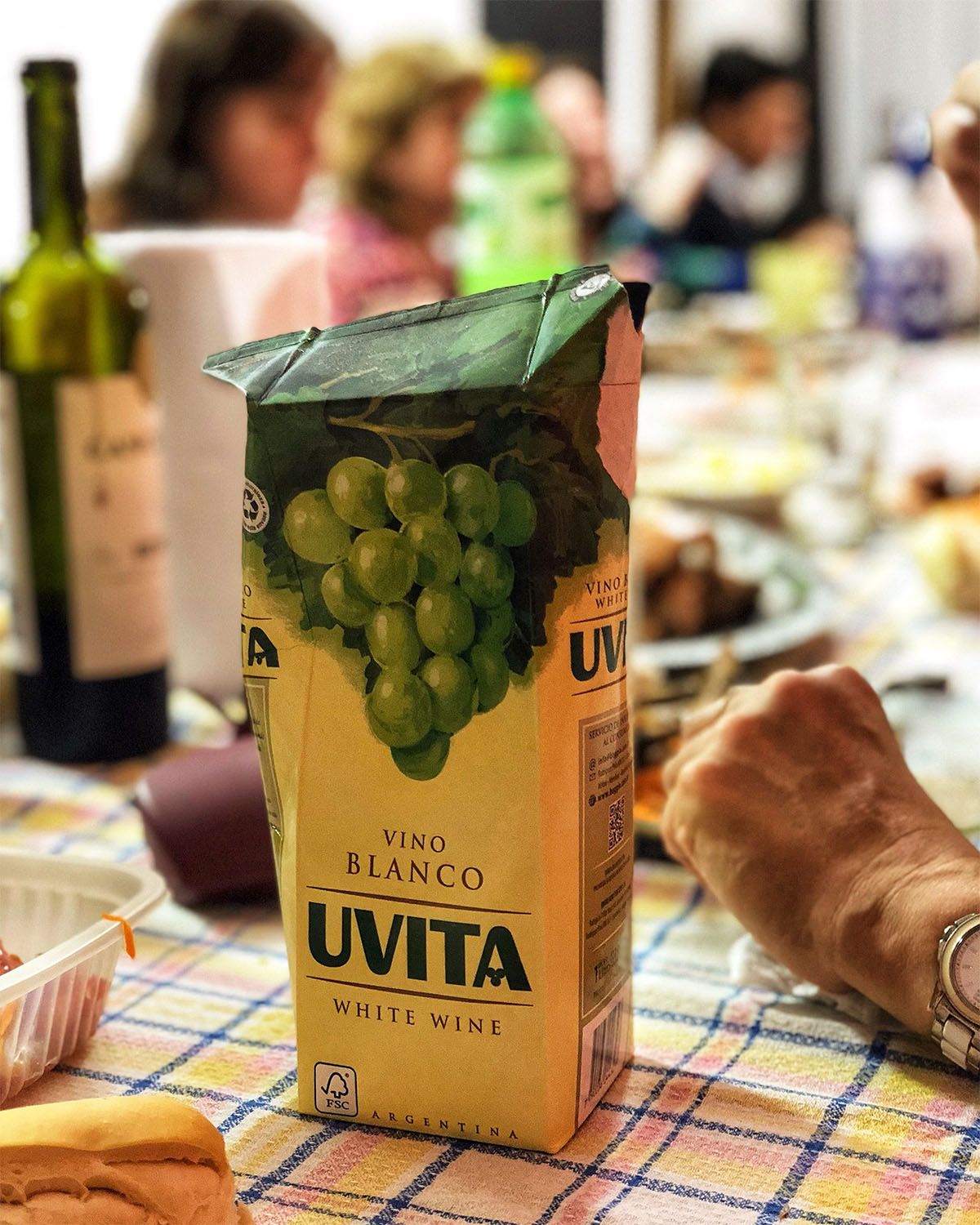 El popular tetra, ¿trae vino elaborado por enólogo?
