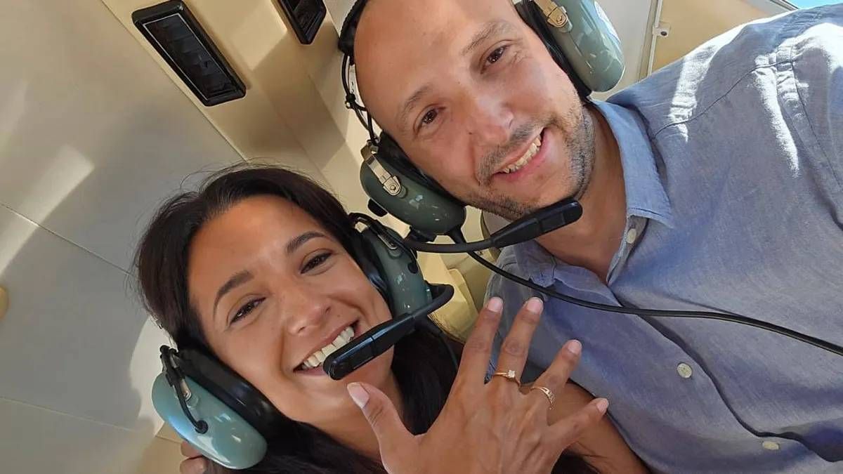 Le propuso casamiento en una avioneta y se quedó sin palabras, pero el ...
