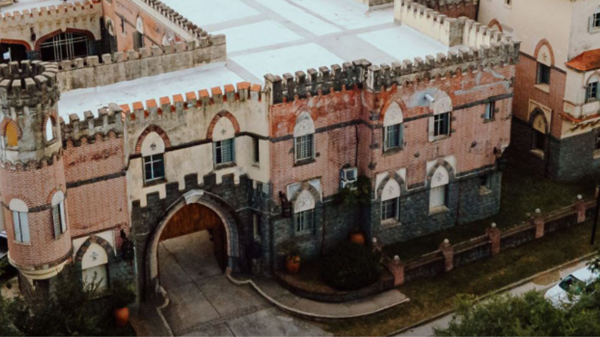 El castillo que está en una provincia argentina y que funciona como hotel