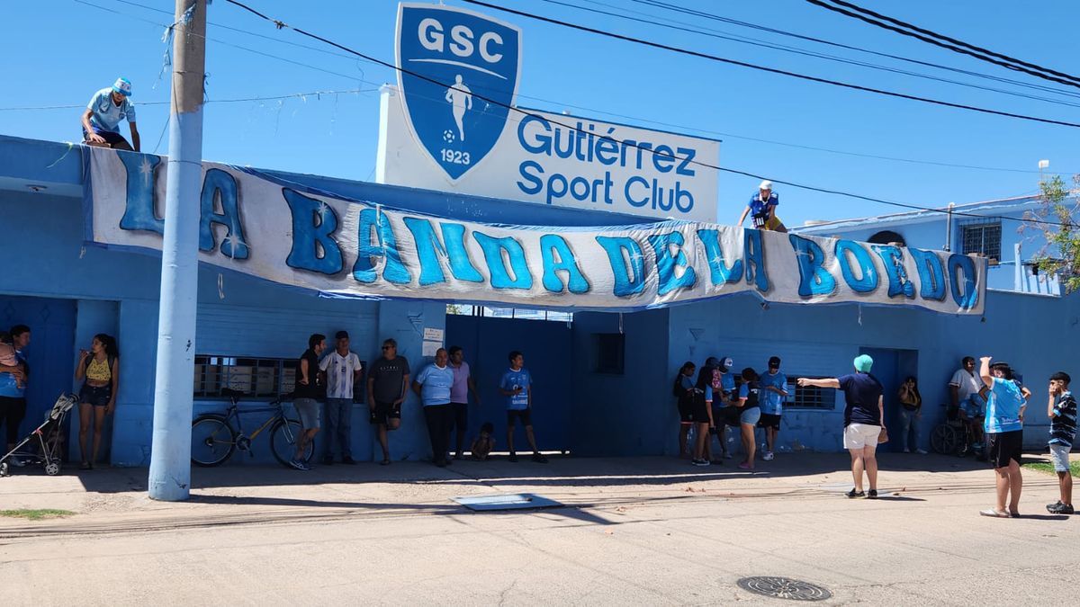 Gutiérrez celebró con su gente el ascenso al Torneo Federal A