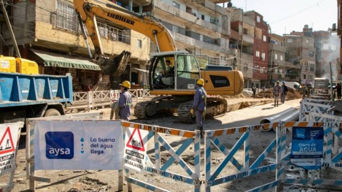 Javier Milei autorizó la privatización total de Agua y Saneamientos Argentinos