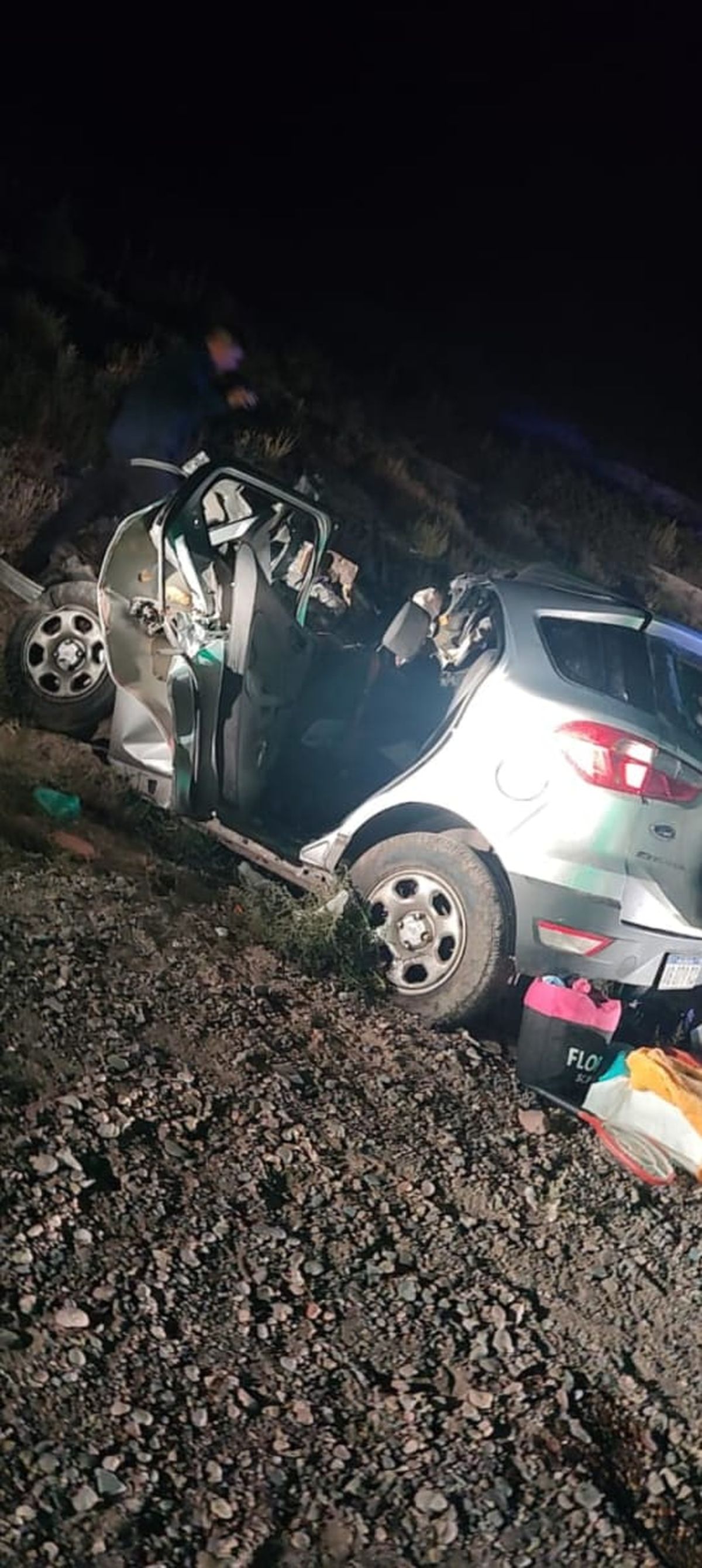 Así quedaron la camioneta y el camión tras el brutal accidente con ...