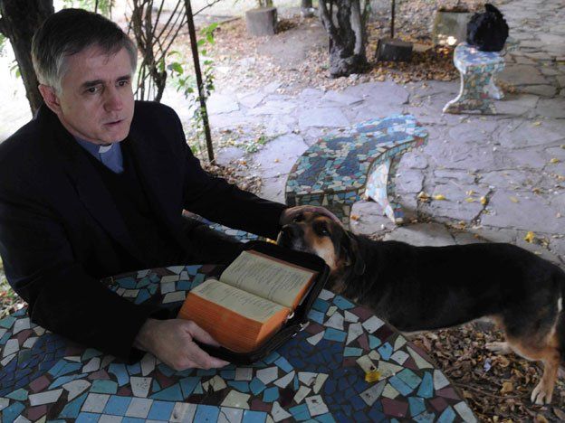 El padre Grassi pidió una probation por malversar fondos de Felices los ...