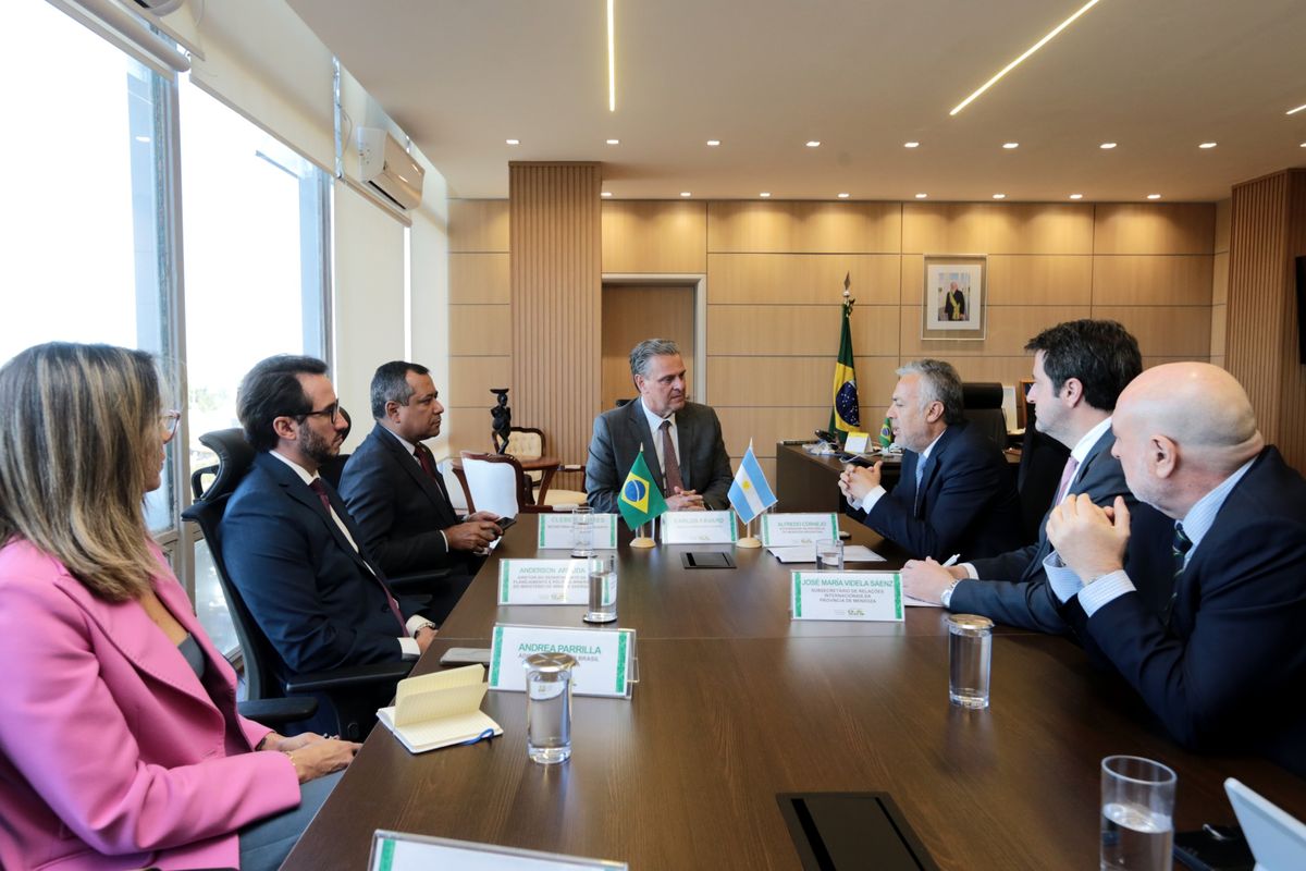 Cornejo se reunió en Brasil con funcionarios y empresarios por el ...