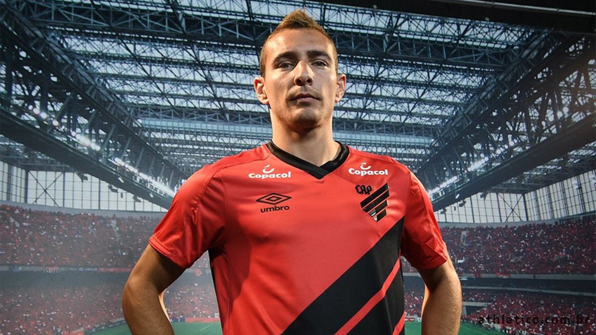 Marco Ruben manejó 1700 kilómetros para ser presentado en su nuevo club