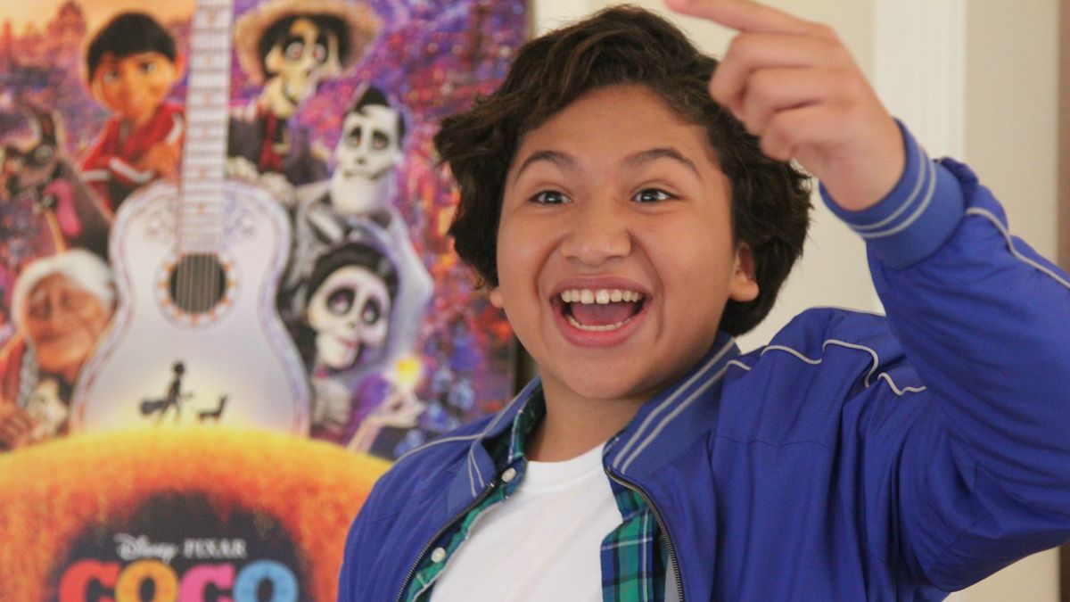 Similitudes del niño mexicano que prestó su voz al protagonista de Coco