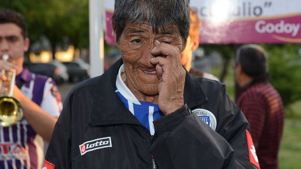 Emotivas imágenes: el Loco Julio tiene su bulevar en Godoy Cruz