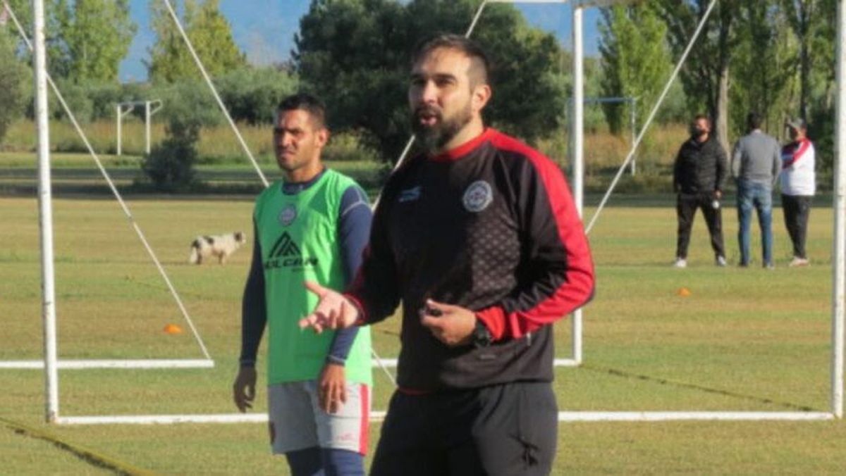 Alejandro Albornoz, en su debut como DT, sueña con el ascenso de FADEP