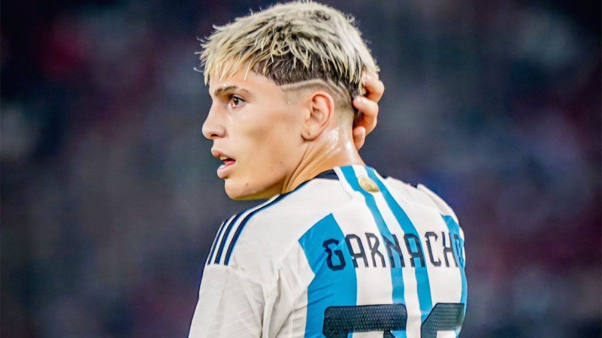 Por qué razón Alejandro Garnacho podrá jugar solo en la Selección argentina